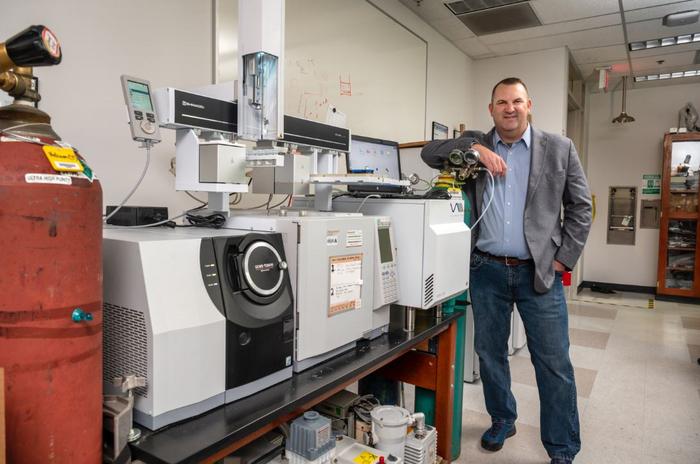 UTA chemist developing method to recycle more | EurekAlert!