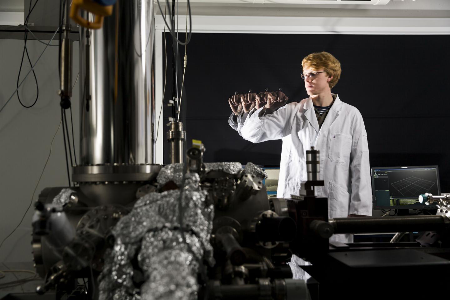 Manipulating Complex Molecules [IMAGE] | EurekAlert! Science News Releases