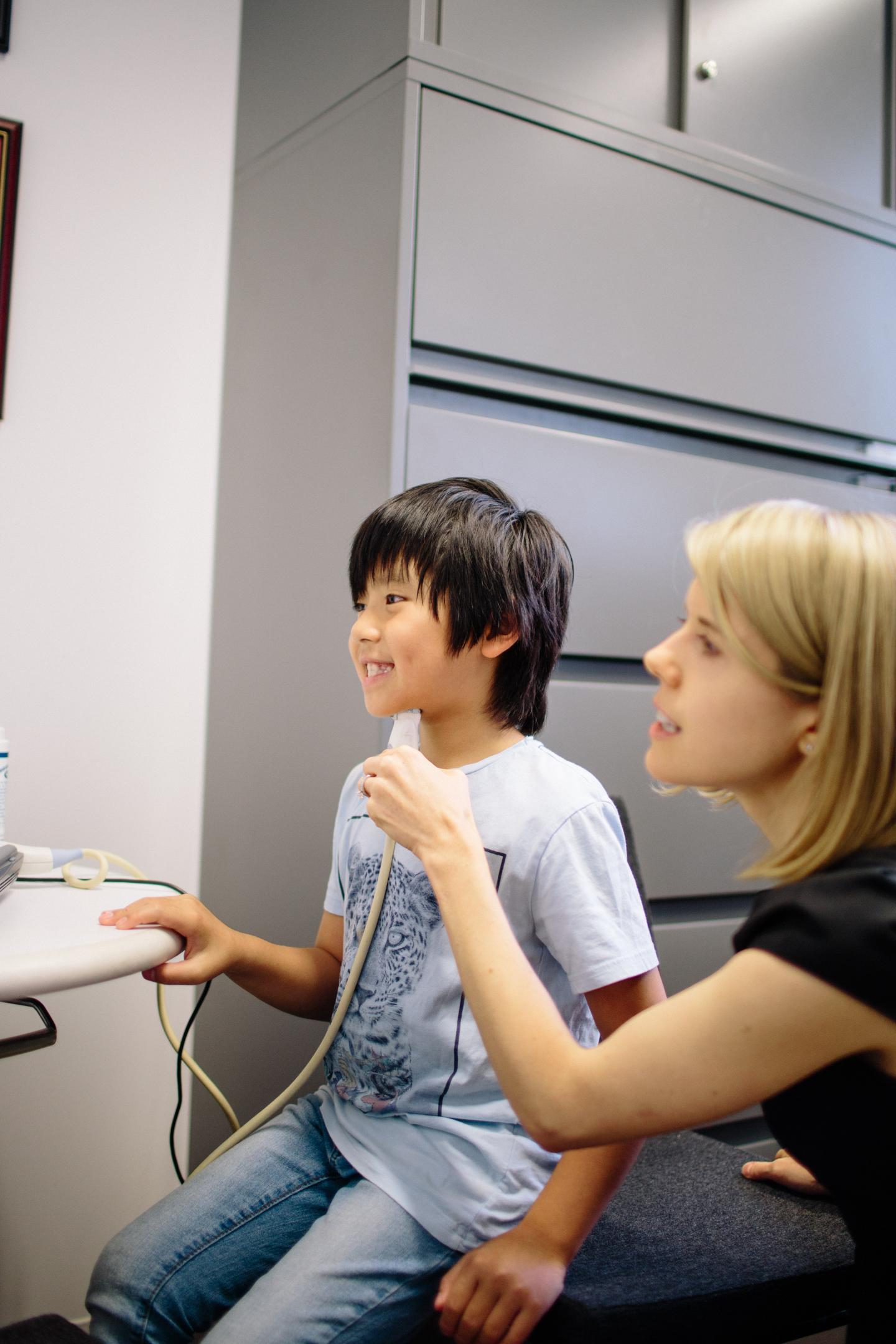 Ultrasound guides tongue to pronounce 'r' sou | EurekAlert!