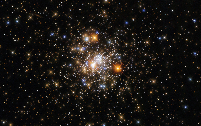 Hubble Captures a Sparkling Cl [IMAGE] | EurekAlert! Science News Releases