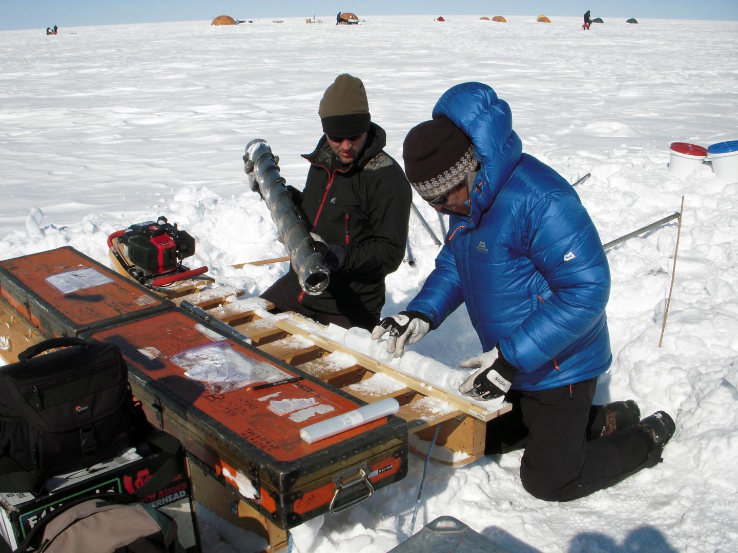 Ice Cores in Greenland [IMAGE] | EurekAlert! Science News Releases