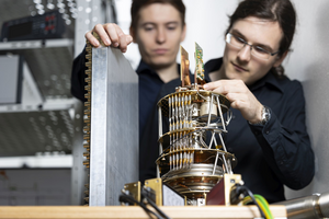 Key element for a scalable quantum computer | EurekAlert!
