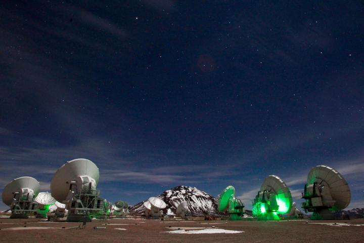 ALMA at Night [IMAGE] | EurekAlert! Science News Releases