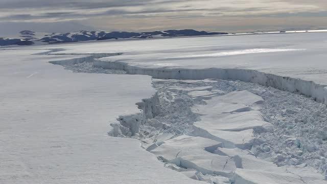 Water Channels Beneath Ice Shelves Responsibl | EurekAlert!