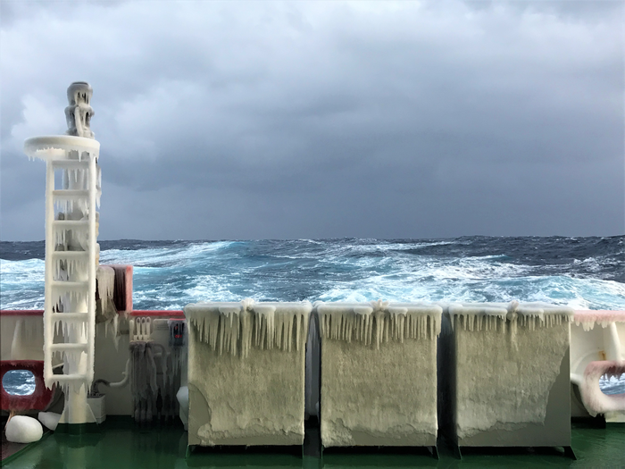 Sampling in icy cold and rough [IMAGE] | EurekAlert! Science News Releases