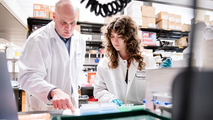 Mark Petersen and Caroline Bra [IMAGE] | EurekAlert! Science News Releases