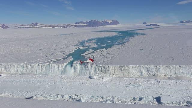 Water Channels Beneath Ice Shelves Responsibl | EurekAlert!