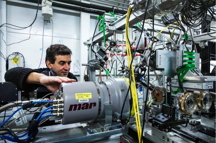 Mohamed Mezouar During Experim [IMAGE] | EurekAlert! Science News Releases