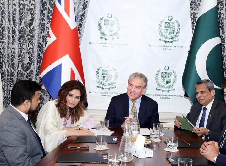 Dr. Ghori Talking with the Pak [IMAGE] | EurekAlert! Science News Releases