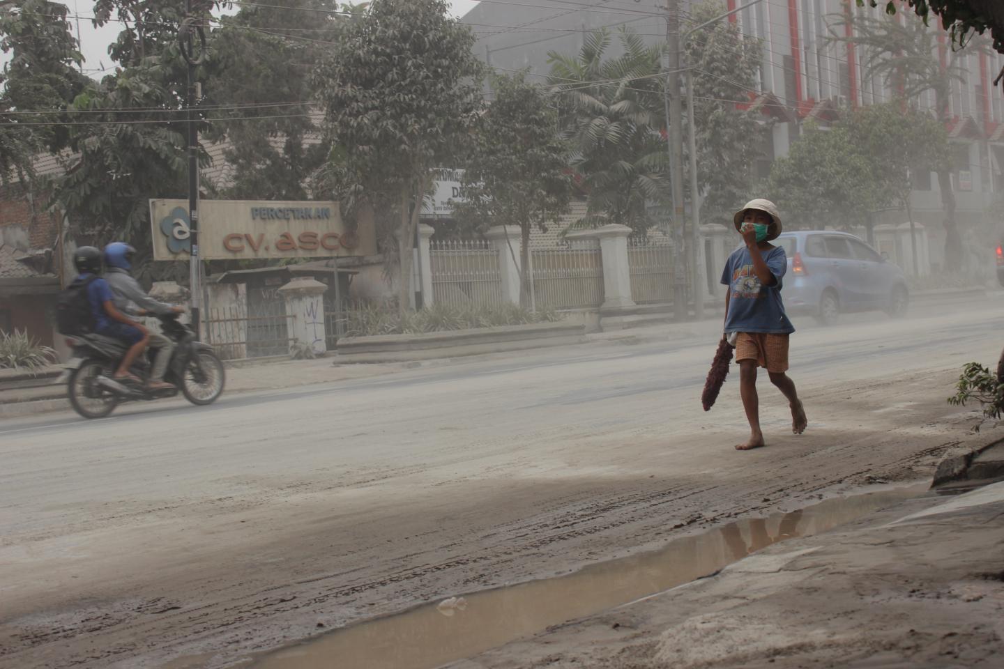 Ash Fall During Kelud Eruption [IMAGE] | EurekAlert! Science News Releases