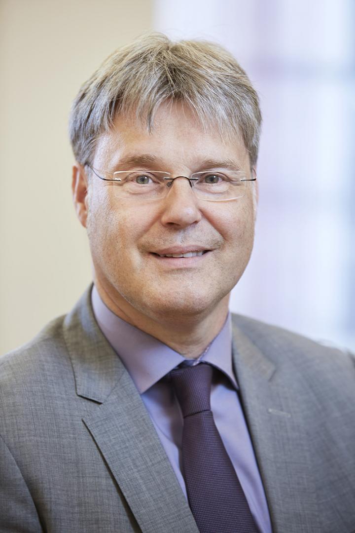 Philosopher warns against 'drifting into stat | EurekAlert!