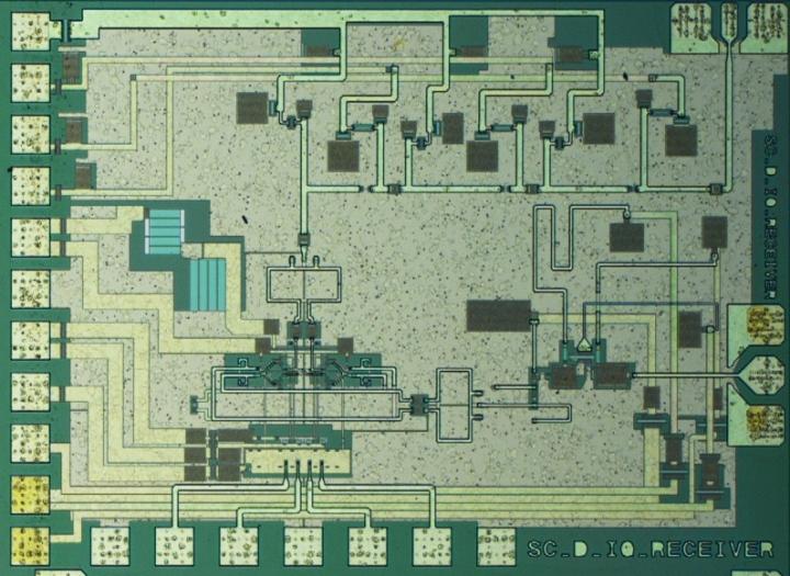 140 GHz Transmitter Chip [IMAGE] | EurekAlert! Science News Releases