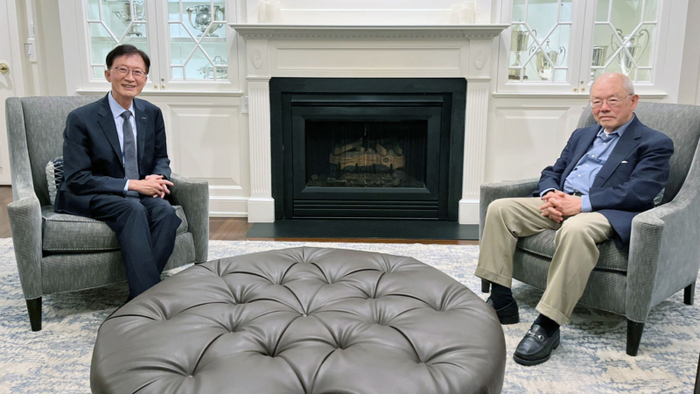 President Yong Hoon Lee (left) [IMAGE] | EurekAlert! Science News Releases