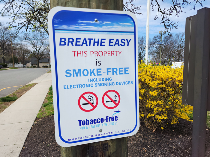 Restricting flavored e-cigarettes may reduce | EurekAlert!