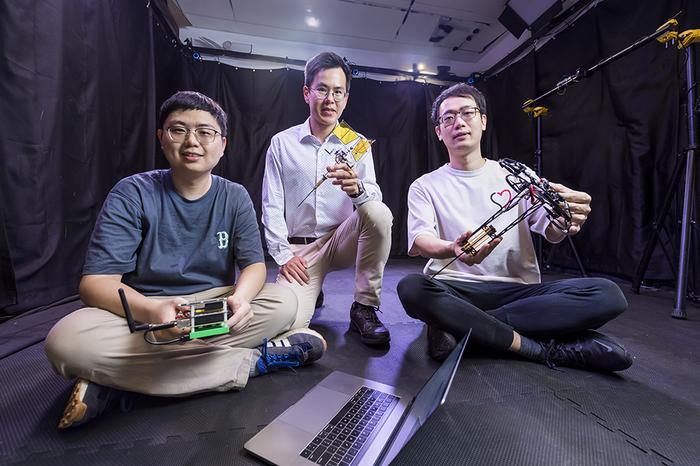 It flies, it hops, it takes off mid-leap: Sup | EurekAlert!