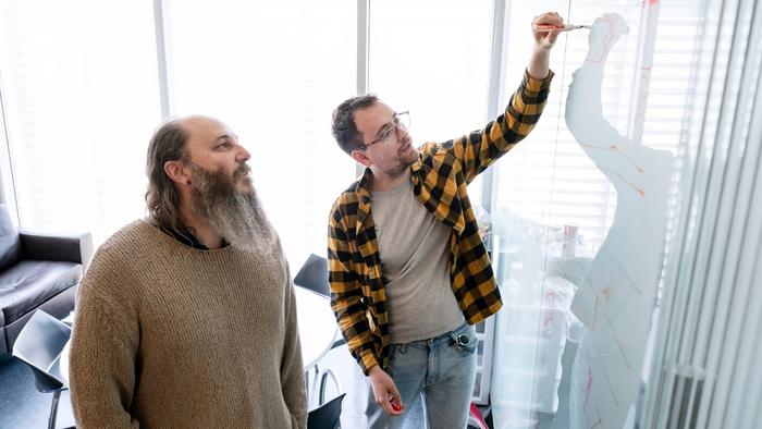 Gladstone researchers Seth Shi [IMAGE] | EurekAlert! Science News Releases