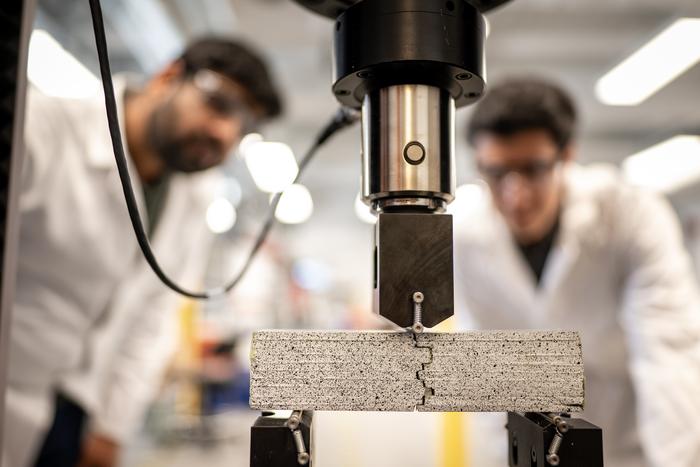 Minimizing cracking [IMAGE] | EurekAlert! Science News Releases