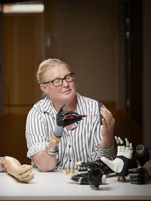 The highly integrated bionic h [IMAGE] | EurekAlert! Science News Releases