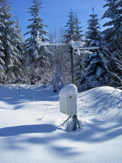 Instruments in Snow [IMAGE] | EurekAlert! Science News Releases