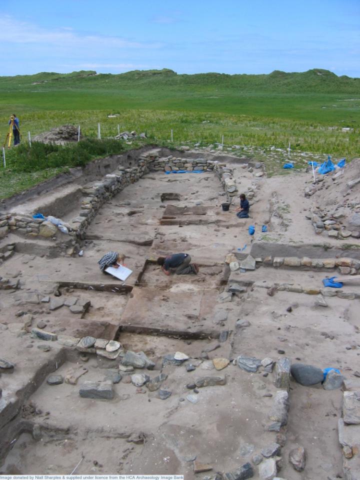 Archaeologists Dig [IMAGE] | EurekAlert! Science News Releases