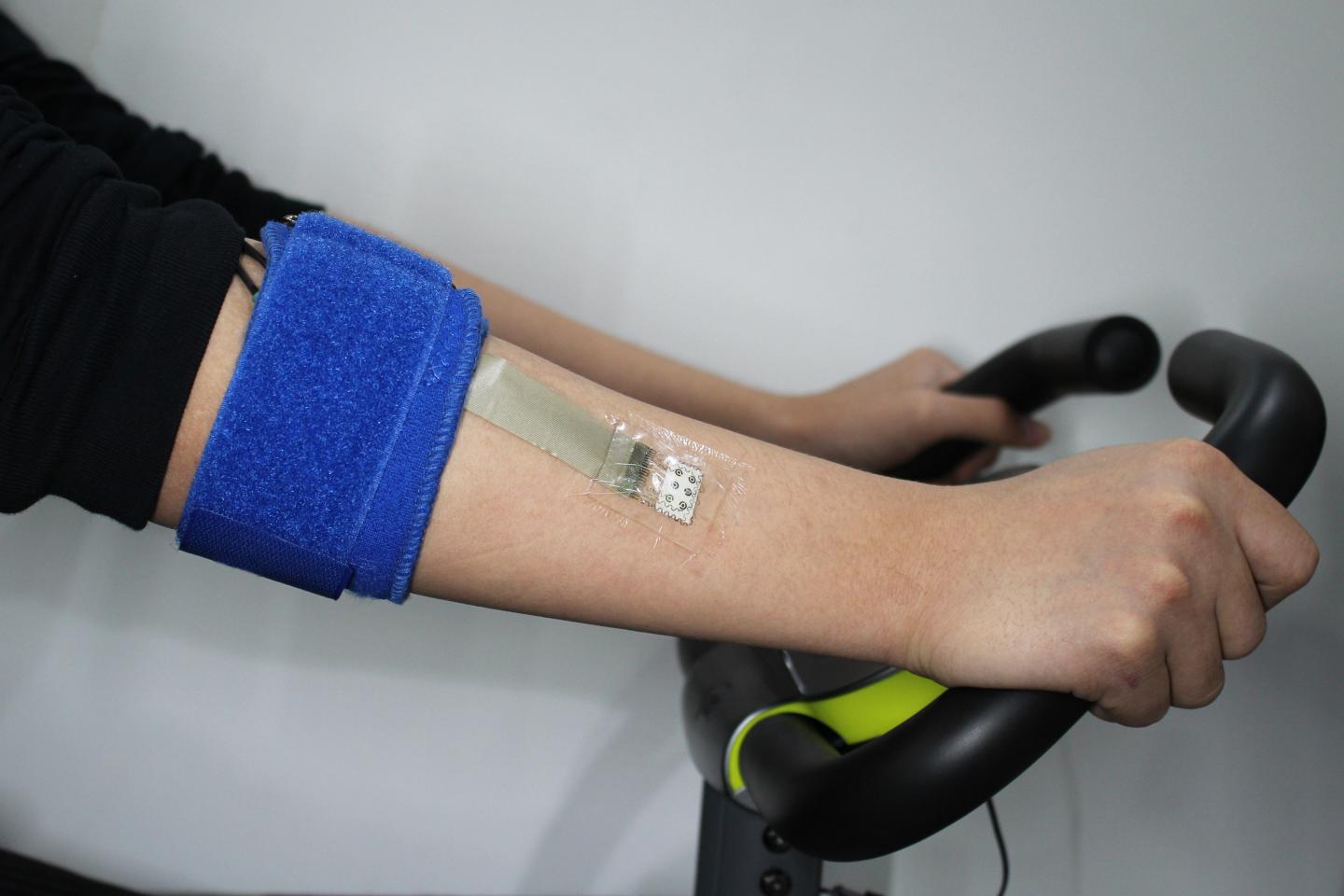 Sweat-based Device Monitors Sugar Levels and | EurekAlert!