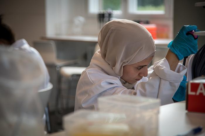 Student in lab [IMAGE] | EurekAlert! Science News Releases