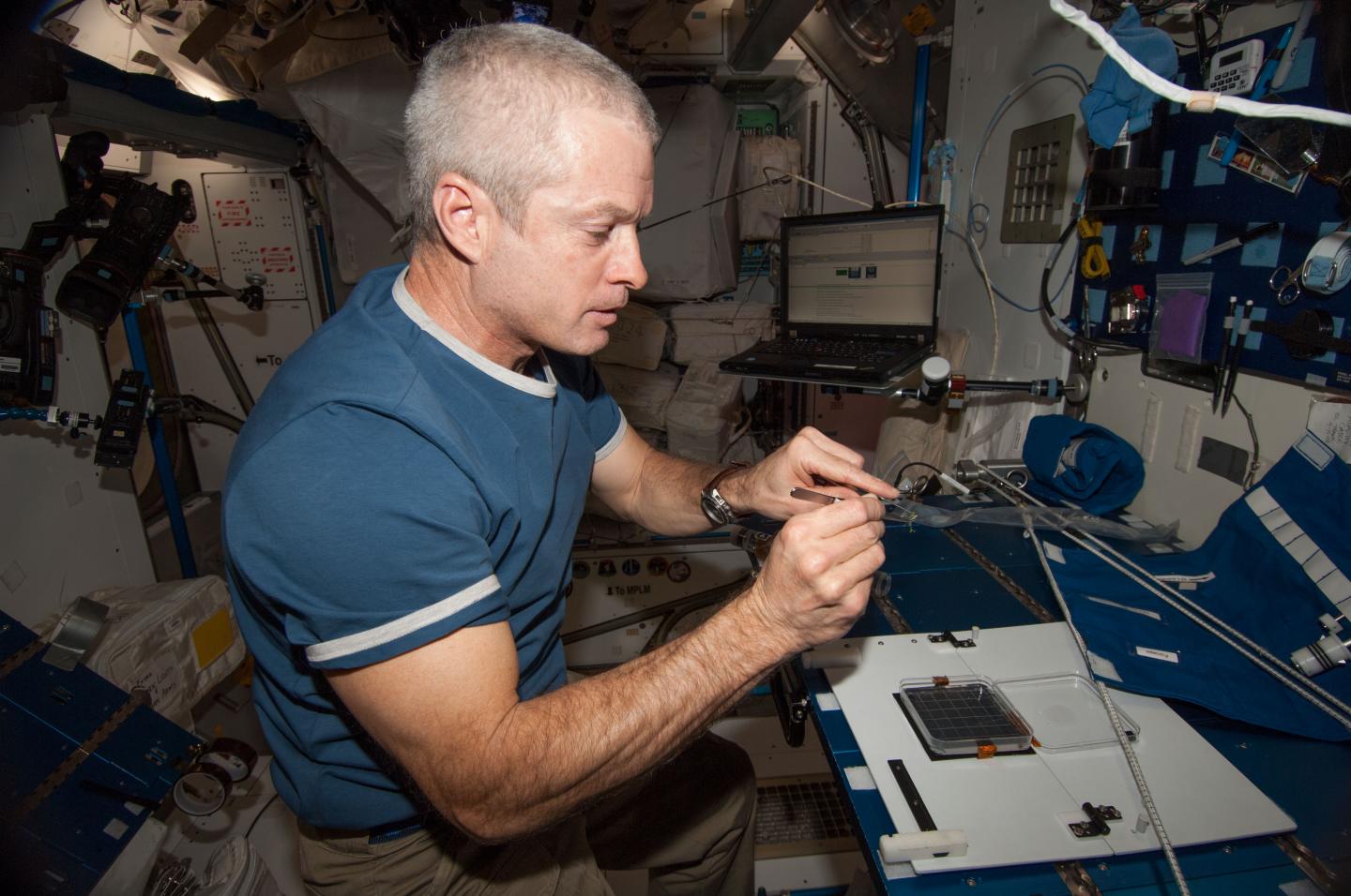 Steve Swanson, NASA with Petri [IMAGE] | EurekAlert! Science News Releases