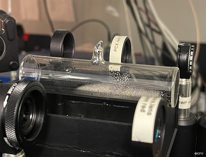 Glass cell with rubidium atoms [IMAGE] | EurekAlert! Science News Releases