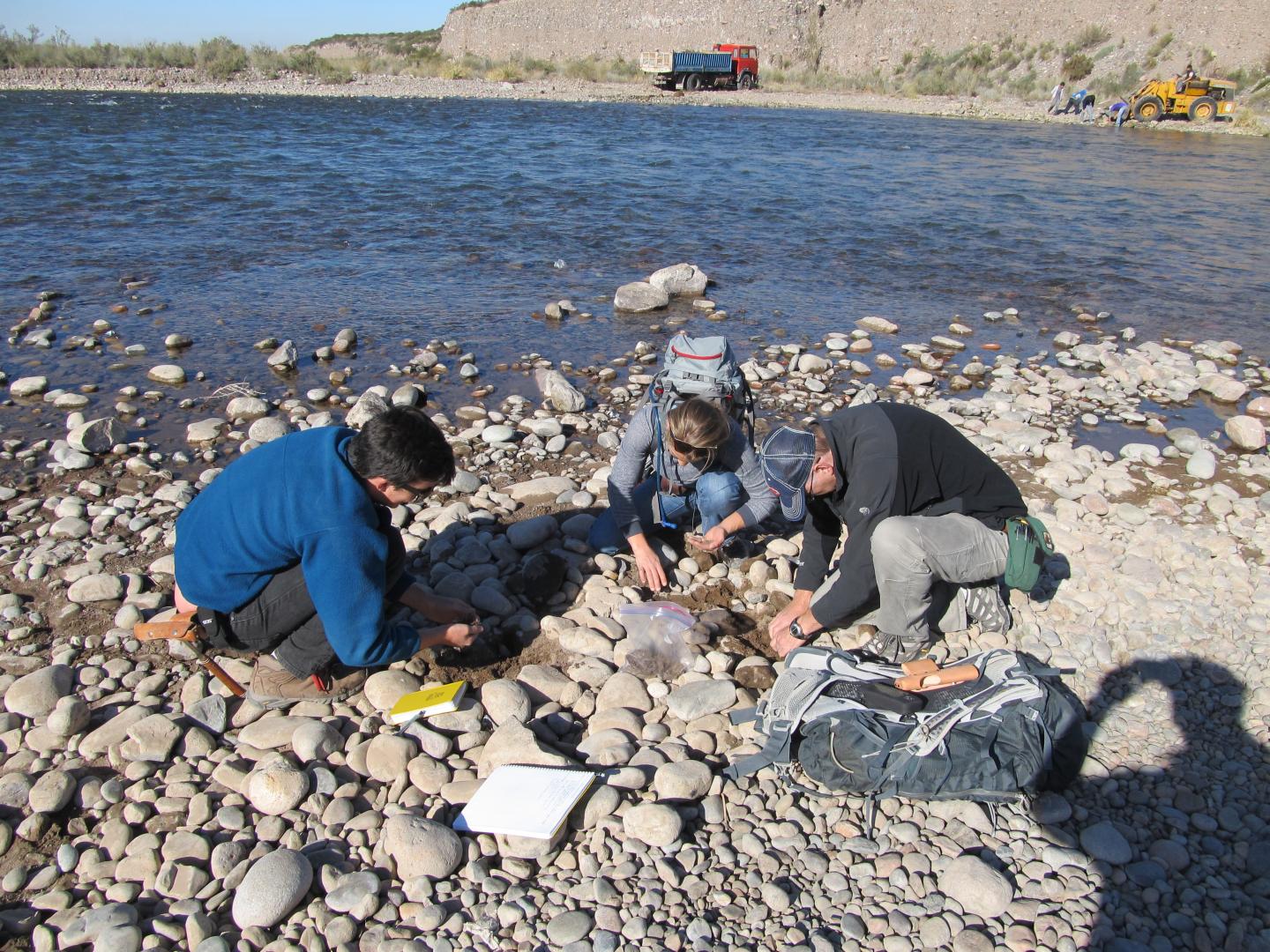 Collecting Samples [IMAGE] | EurekAlert! Science News Releases