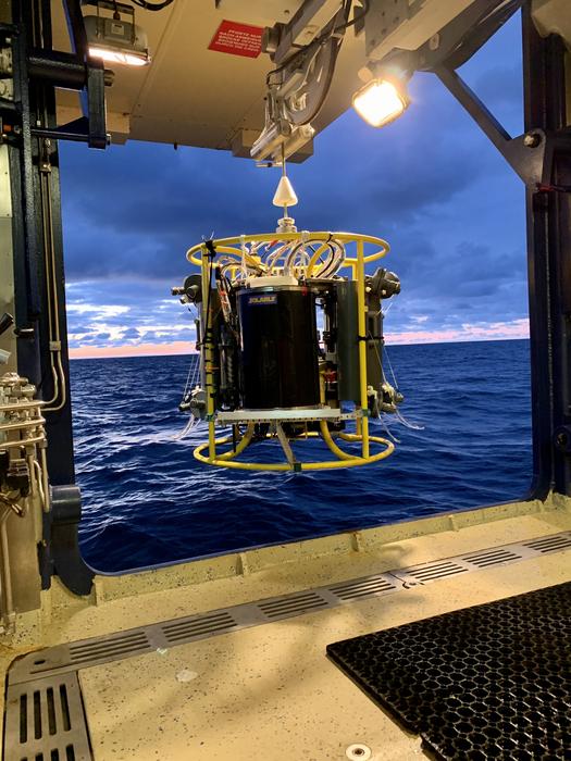 Water sampling [IMAGE] | EurekAlert! Science News Releases