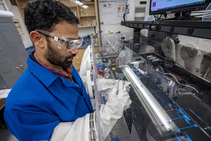 Quick release binder lab work [IMAGE] | EurekAlert! Science News Releases