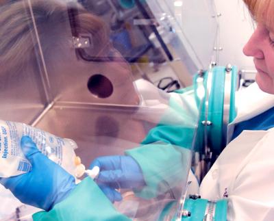 Preparing Chemotherapy [IMAGE] | EurekAlert! Science News Releases