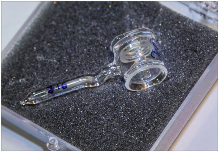 Glass Container with Atomic Ca [IMAGE] | EurekAlert! Science News Releases