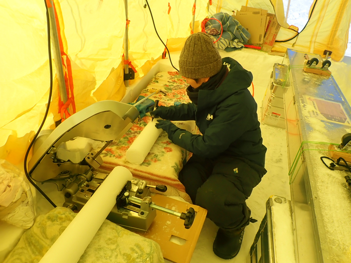 Processing the ice core [IMAGE] | EurekAlert! Science News Releases