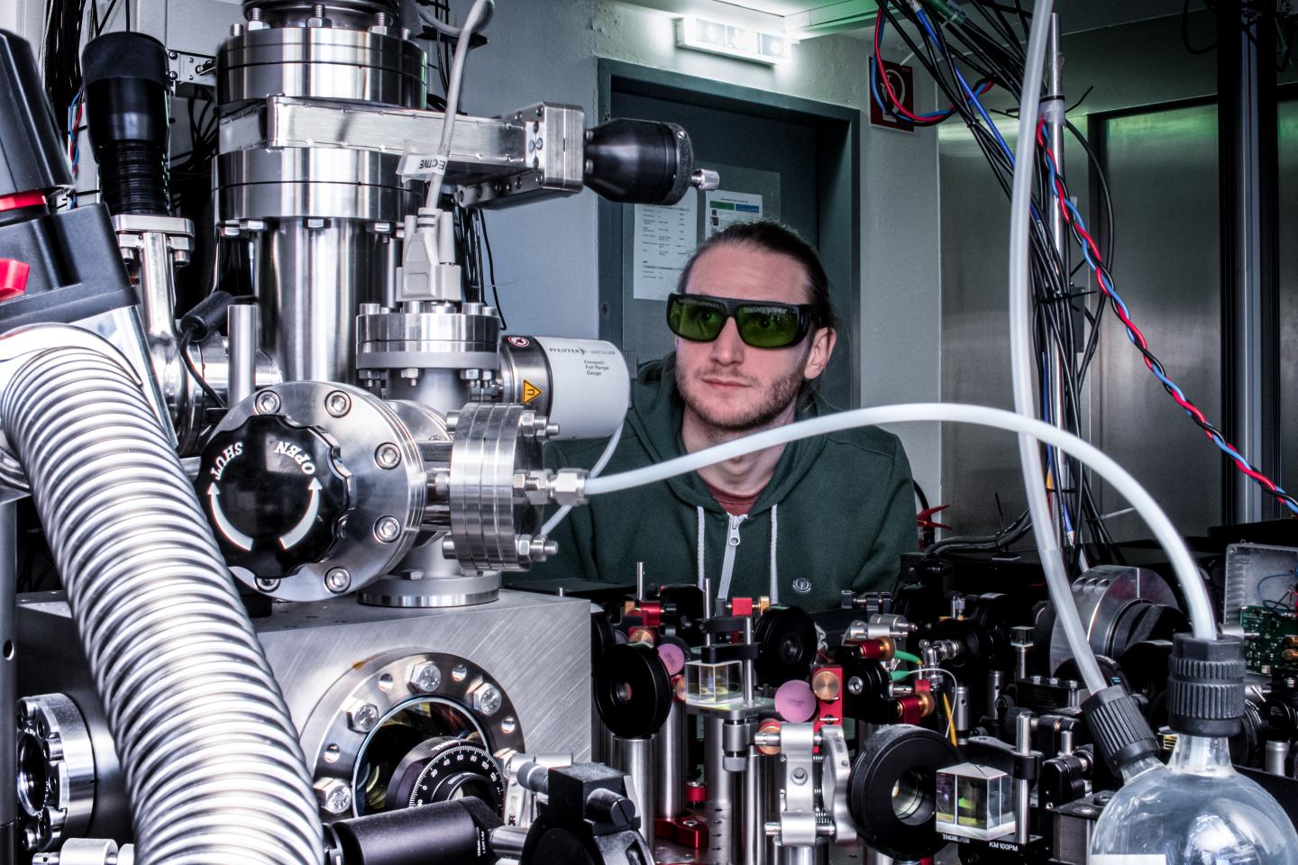 Cooling A "Massive" Solid-State Nanoparticle | EurekAlert!