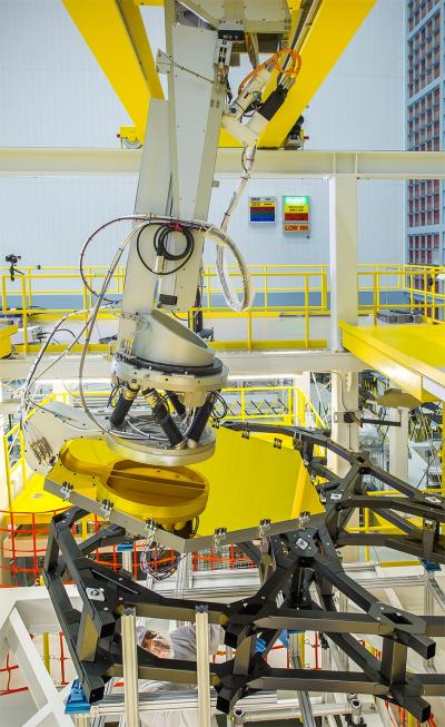 Webb Telescope Crew Flexes Robotic Arm at NAS | EurekAlert!