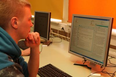 Course with Web-Based and Hands-On Experiment | EurekAlert!