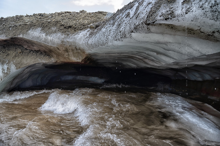 Under ice channel [IMAGE] | EurekAlert! Science News Releases