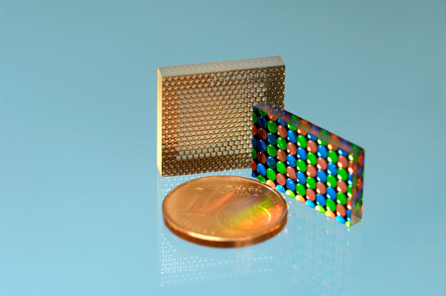 Dazzlingly sharp images on curved screens | EurekAlert!