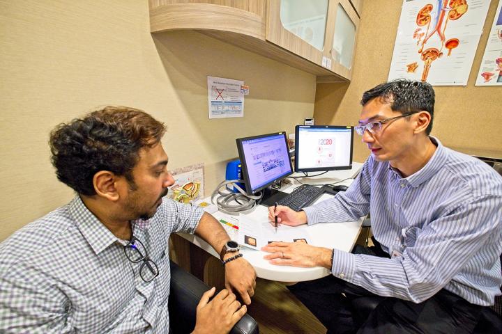 Doctor and Mock Patient [IMAGE] | EurekAlert! Science News Releases