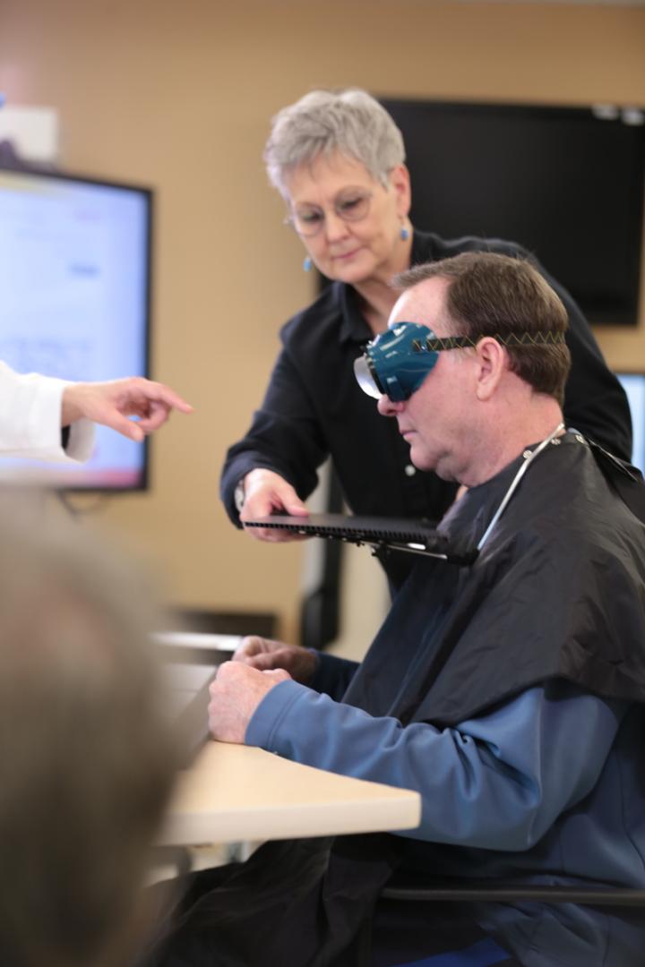 Demonstration of prism adaptat [IMAGE] | EurekAlert! Science News Releases