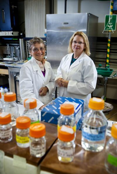 Susannah Gal and Susan Bane, B [IMAGE] | EurekAlert! Science News Releases