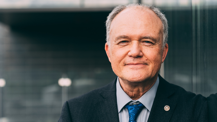 Dr. Donald Weaver [IMAGE] | EurekAlert! Science News Releases