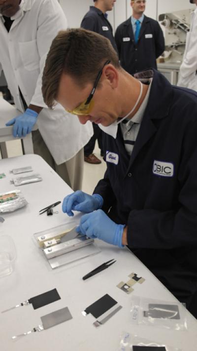 Assembling a Battery Pouch Cel [IMAGE] | EurekAlert! Science News Releases