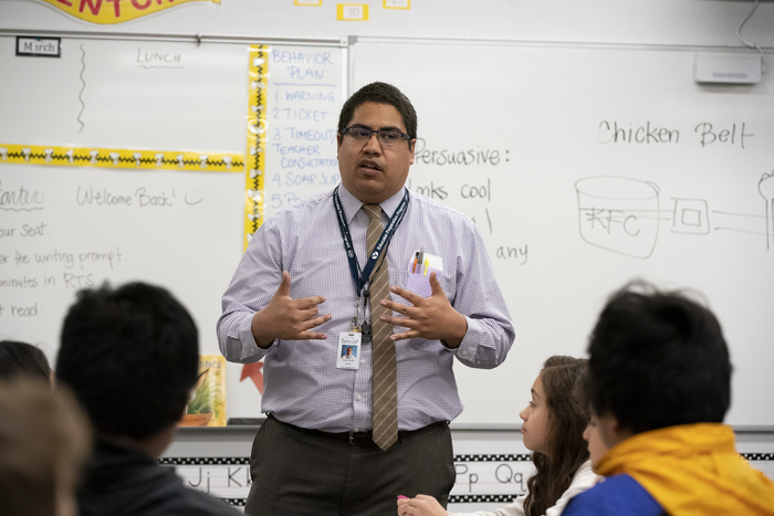 Study finds praising middle school students i | EurekAlert!