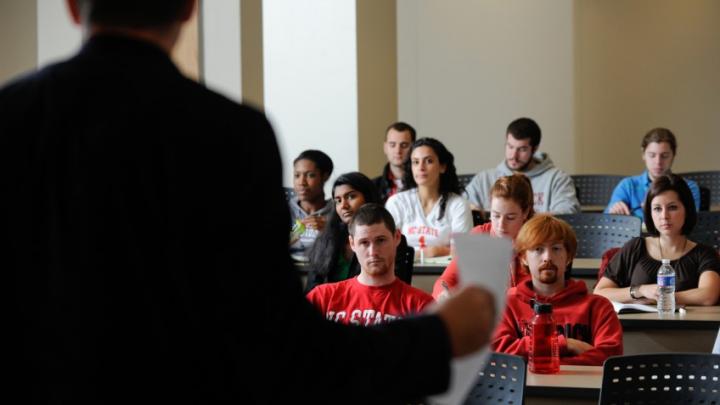 Online students give instructors higher marks | EurekAlert!