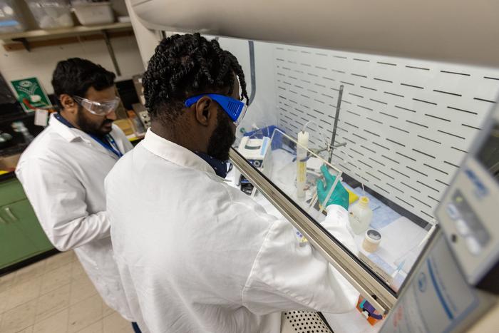 Hennkens lab 1 [IMAGE] | EurekAlert! Science News Releases