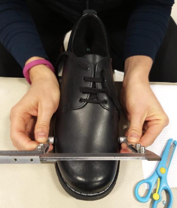 Shoe width measurement [IMAGE] | EurekAlert! Science News Releases