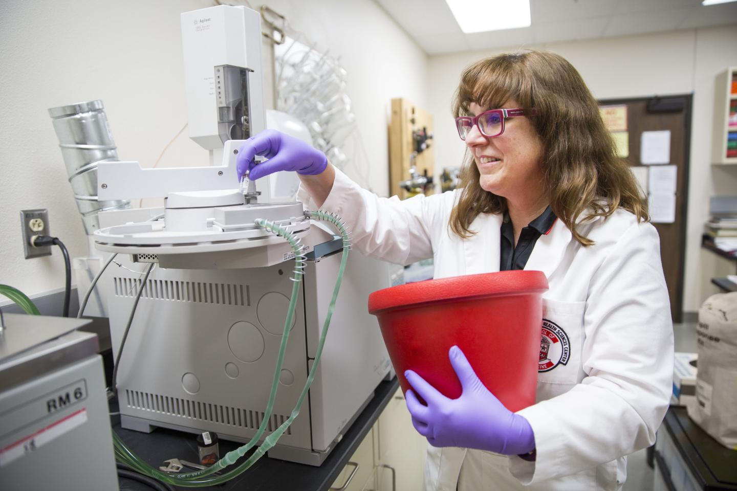 Bergeson in Lab.jpg [IMAGE] | EurekAlert! Science News Releases