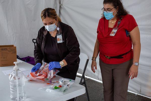 UT PhysiciansDrive-Thru Testin [IMAGE] | EurekAlert! Science News Releases